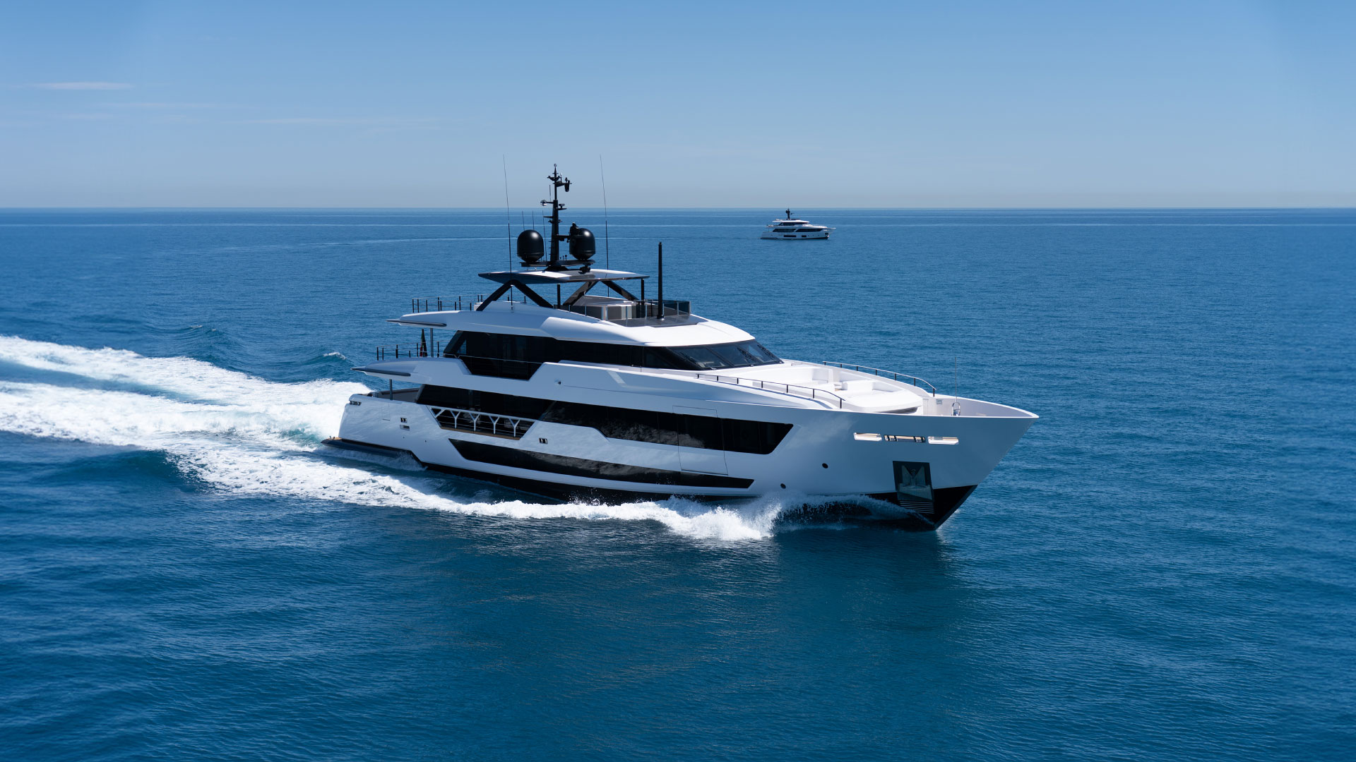 Custom Line 140' - Hào nhoáng và thời thượng | LuxYacht