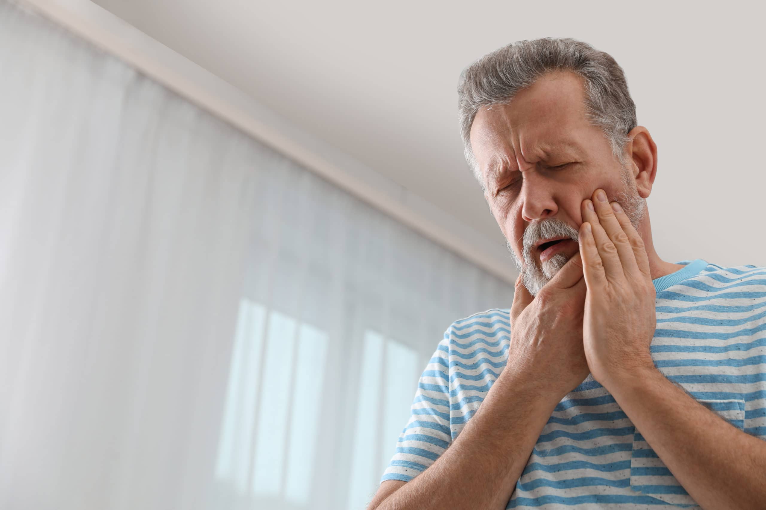 Need a Tooth Extraction? There are a Few Options For Numbing Your Mouth