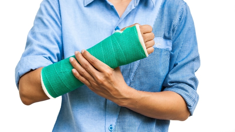 Regular Casts vs Waterproof Casts: Which One Is Best for You?