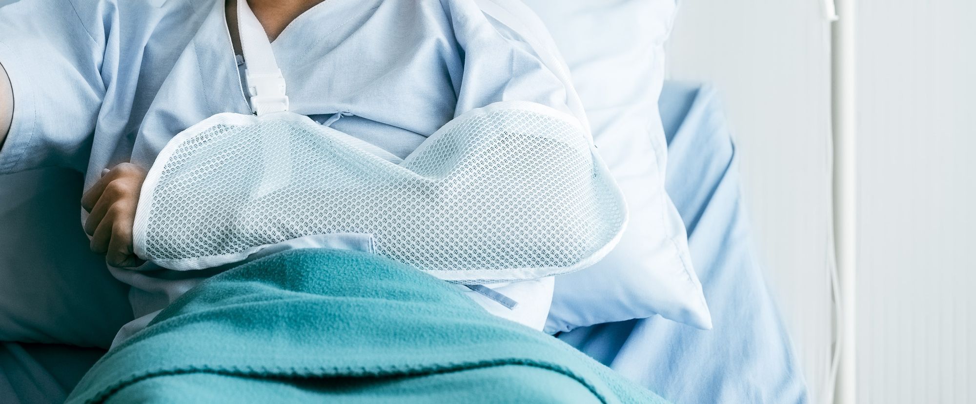 9 Signs You May Have an Infection Under Your Cast