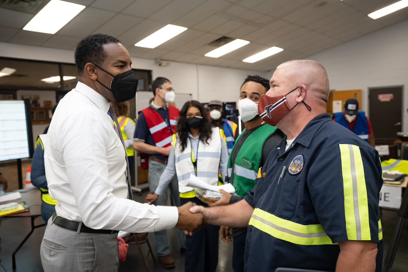 Mayor Dickens stops in on ATLDOT's Snow and Ice Dry Run Exercise