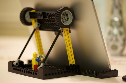 10 Eye-Catching iPad Stands That Will WOW Your Customers