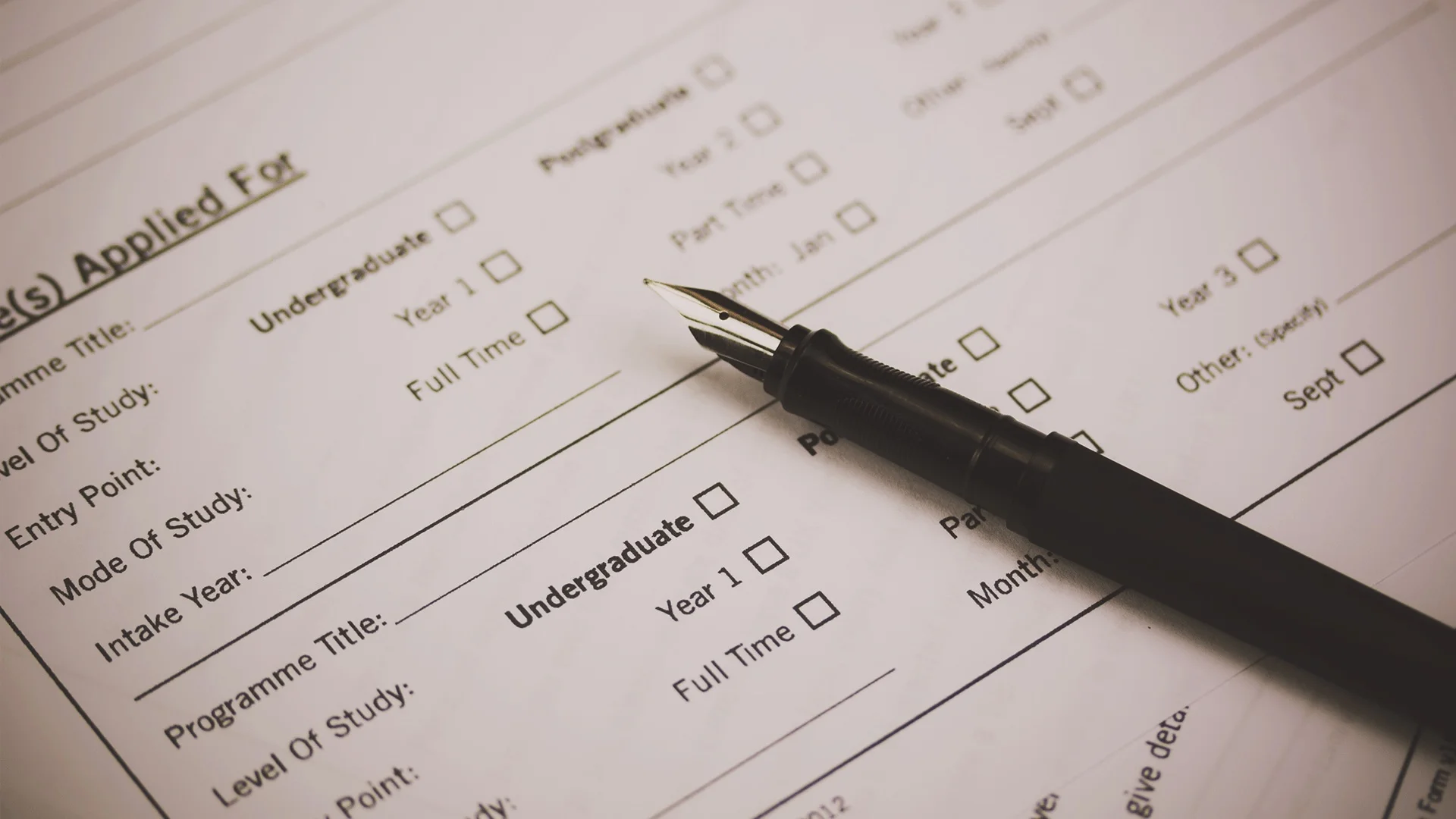 9 Reasons Why Applying Early Action Is a Smart Move | DECA Direct Online