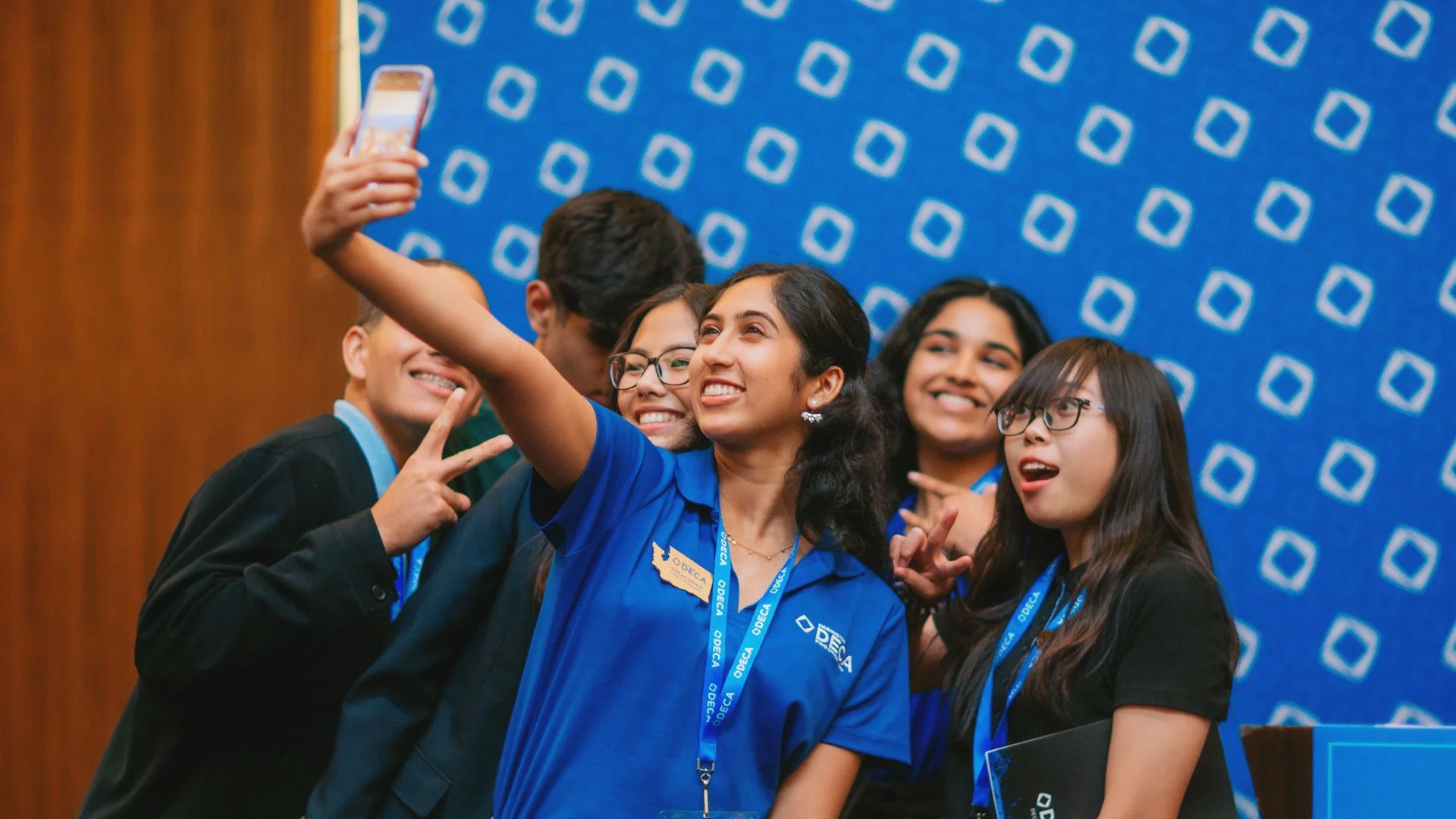 8 Tips to Maximize Social Media Outreach | DECA Direct Online