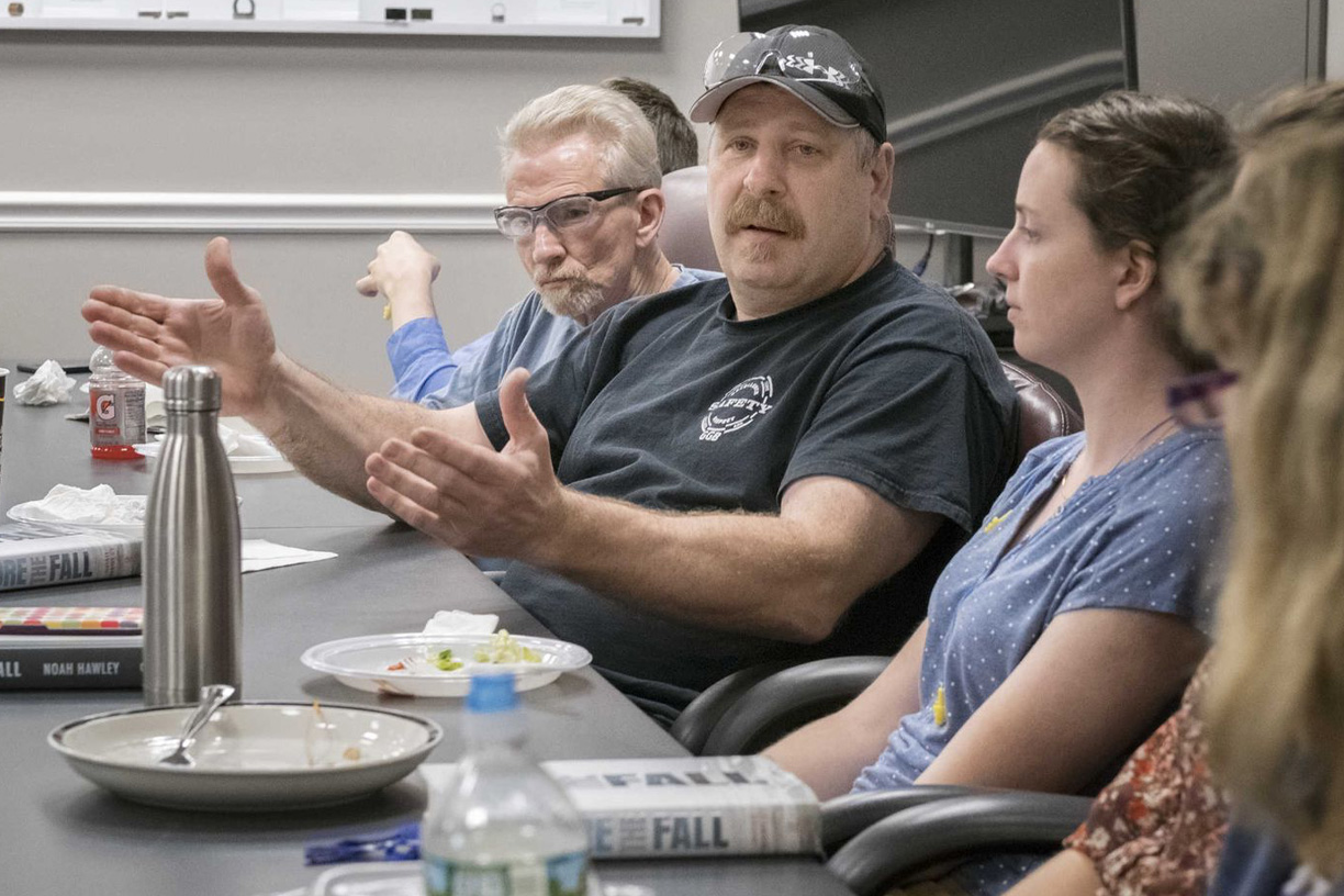 Book club silo buster: CEO, factory crew meet to eat and read ...