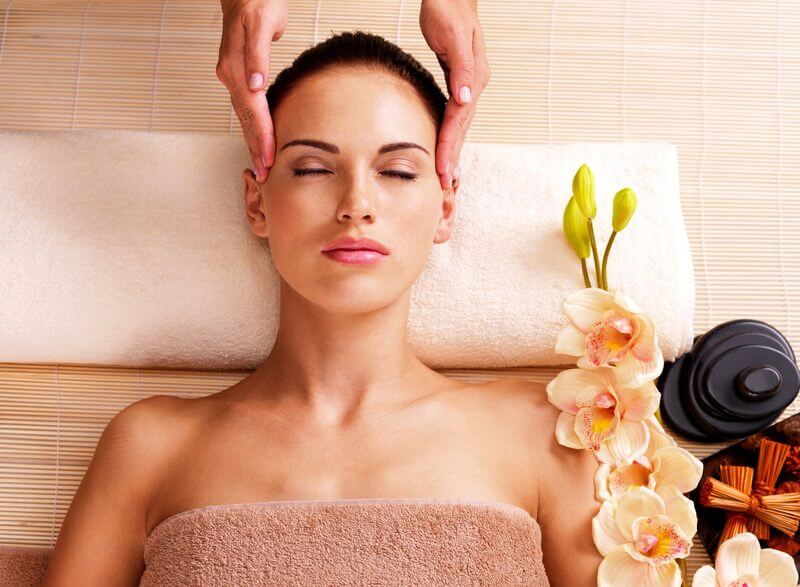 Masáž hlavy | Hotel Kaskady