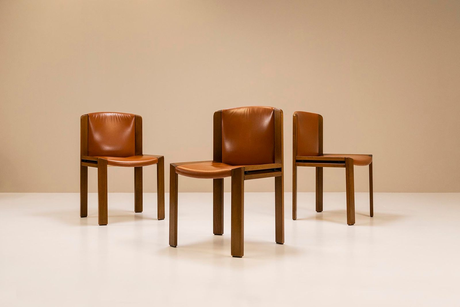 Joe Colombo 'Model 300' Dining Chairs in Oak and Leather for Pozzi ...