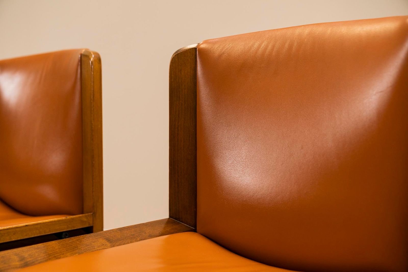 Joe Colombo 'Model 300' Dining Chairs in Oak and Leather for Pozzi ...