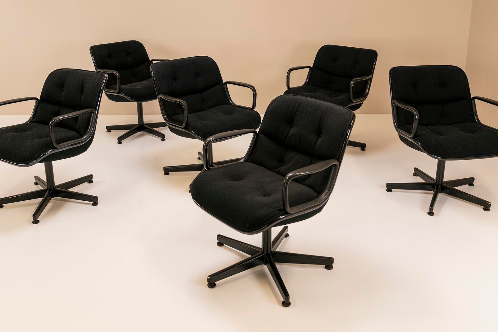 Set of 12 Executive "Pollock" Chairs by Charles Pollock for Knoll, USA ...