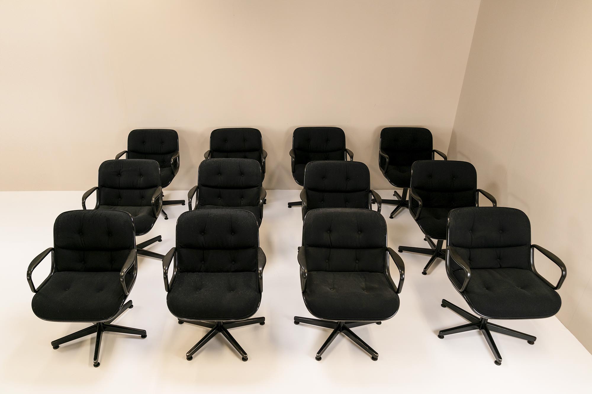 Set of 12 Executive "Pollock" Chairs by Charles Pollock for Knoll, USA ...