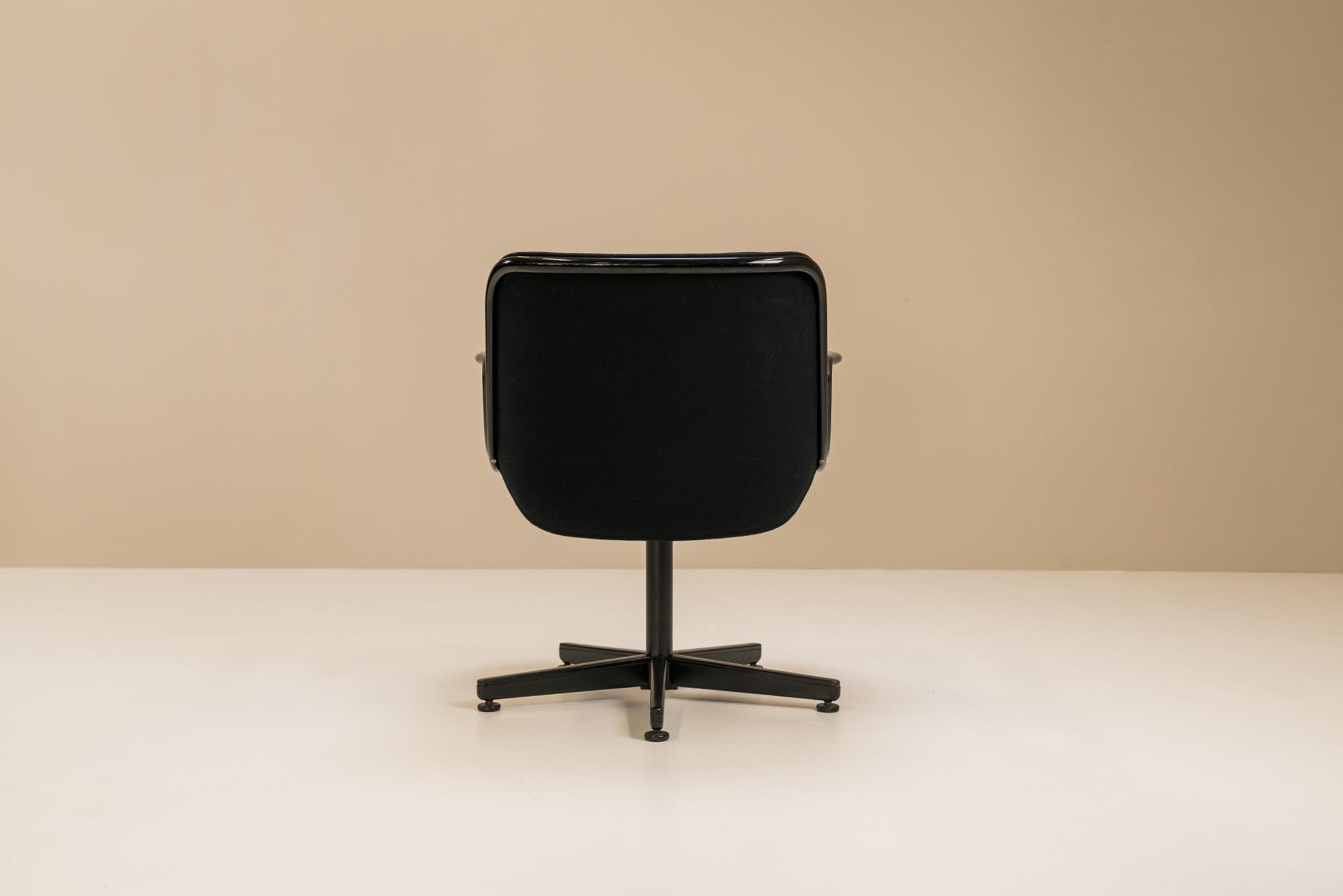 Set of 12 Executive "Pollock" Chairs by Charles Pollock for Knoll, USA ...