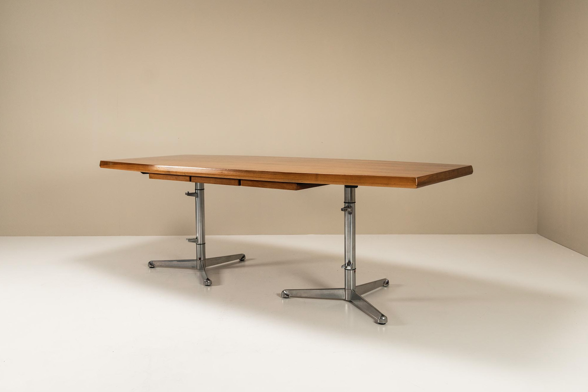 Tecno Executive Desk in Walnut and Cast Aluminum by Osvaldo Borsani ...