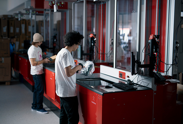 Highly Flexible Warehouse Workstations | AutoStore Ports