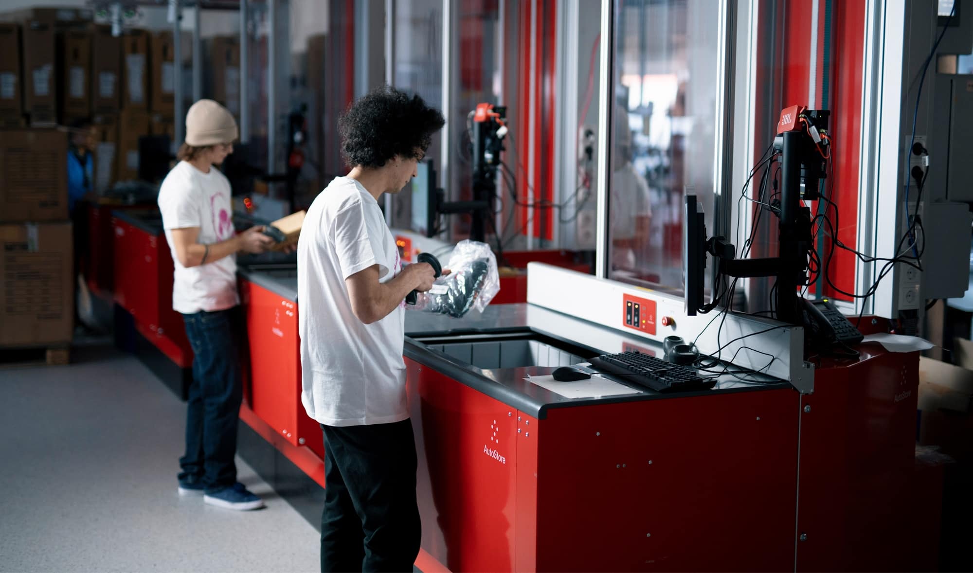 SwingPort™ | AutoStore Automated Workstations