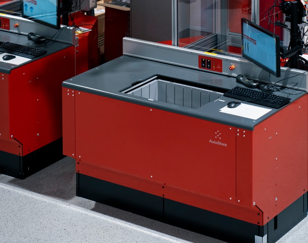 SwingPort™ | AutoStore Automated Workstations