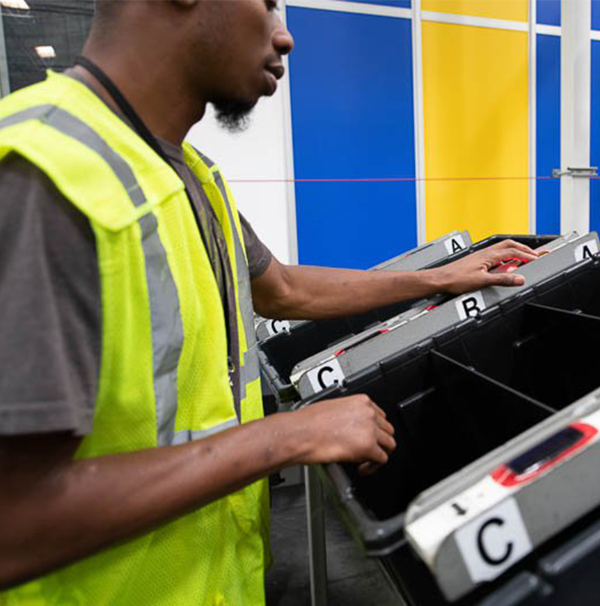 Retail Warehouse Automation and Robots | AutoStore