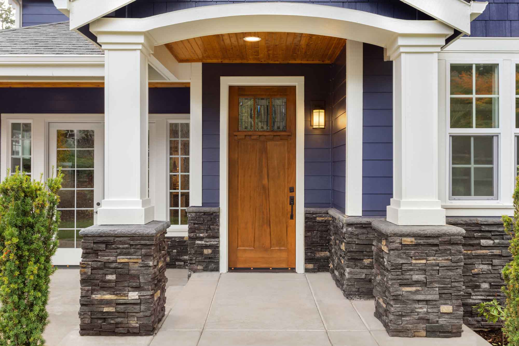 How to Pick a New Front Door (8 Handy Pieces of Advice)