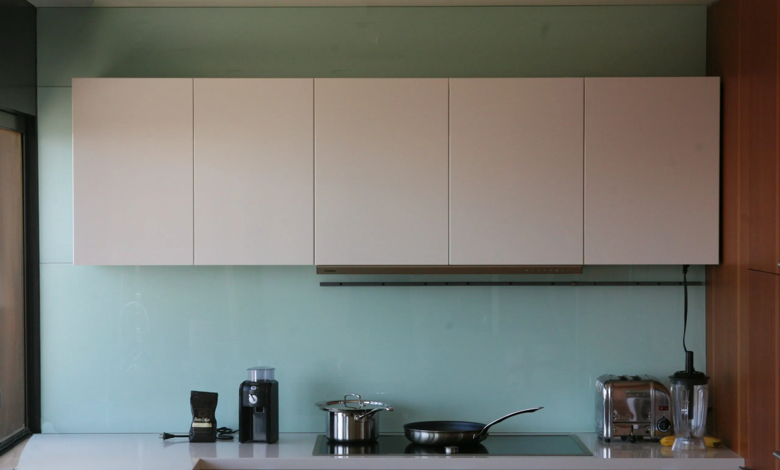 Custom Glass & Mirror Backsplashes