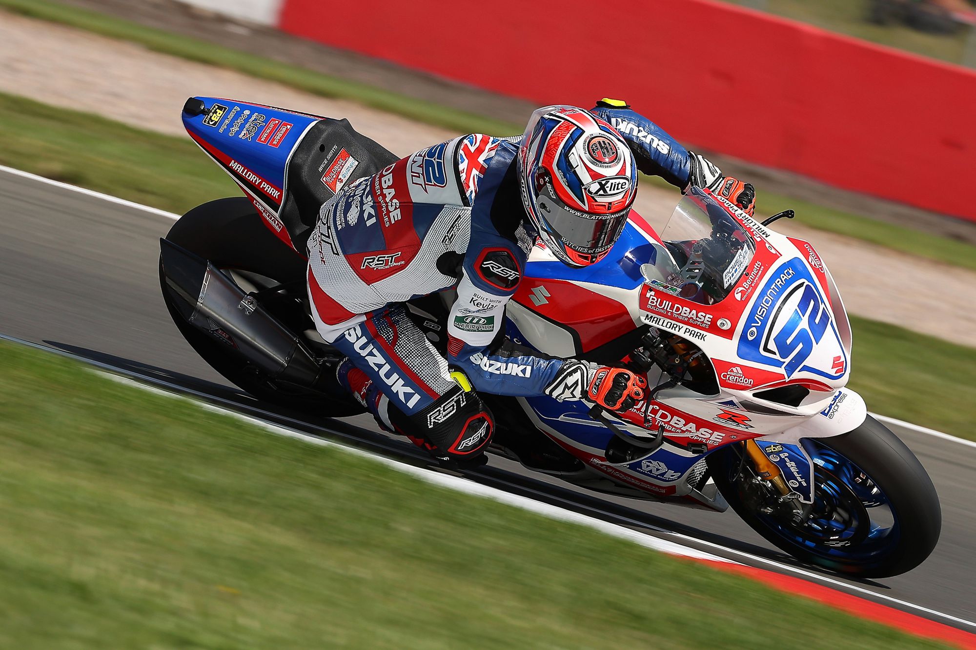 Kent Dislocates and Fractures Hip in Donington Crash