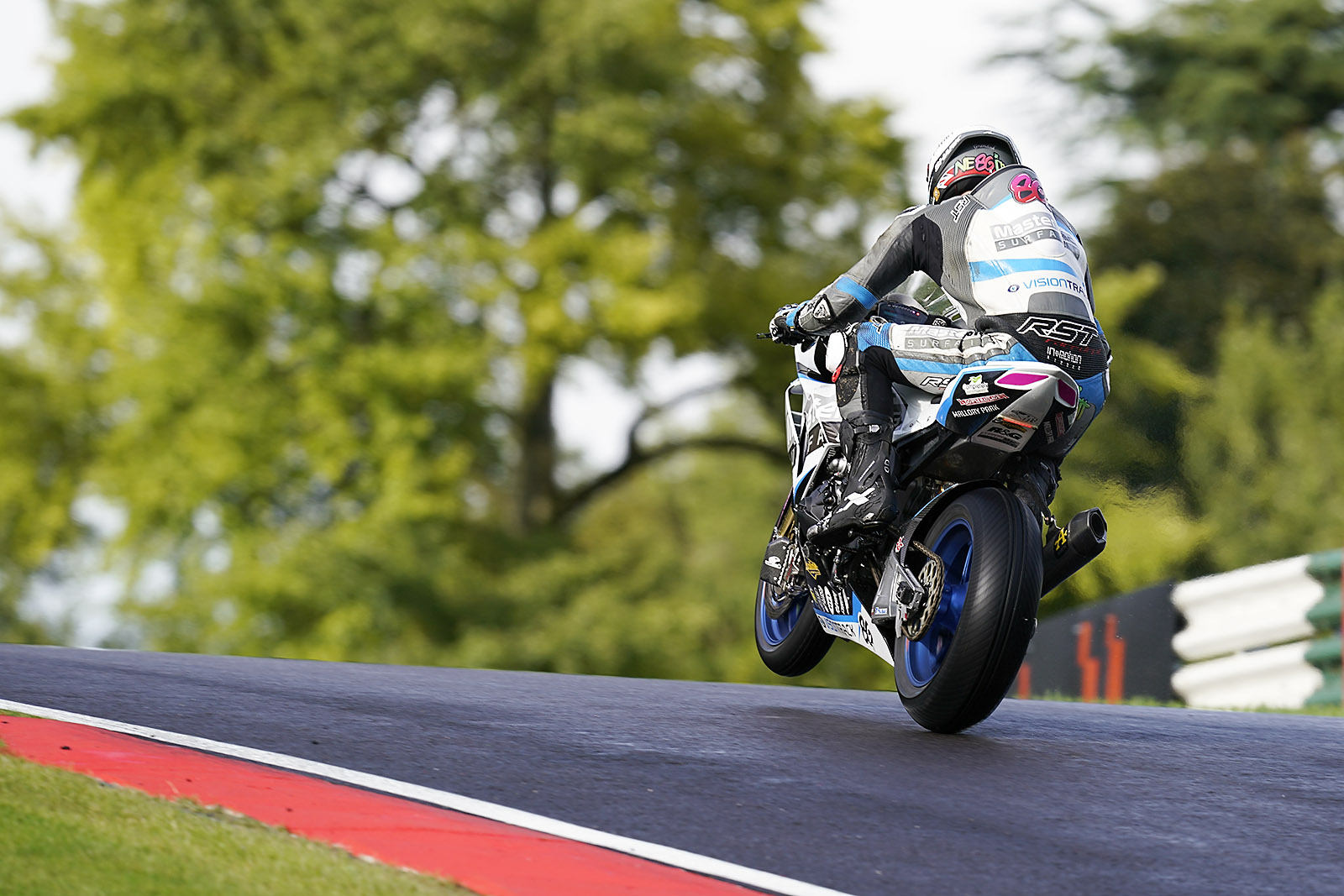 Hawk looks to the next round after uphill struggle at Cadwell Park