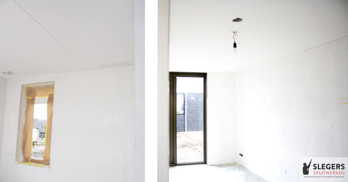 Spack-plafond meteen stucen?