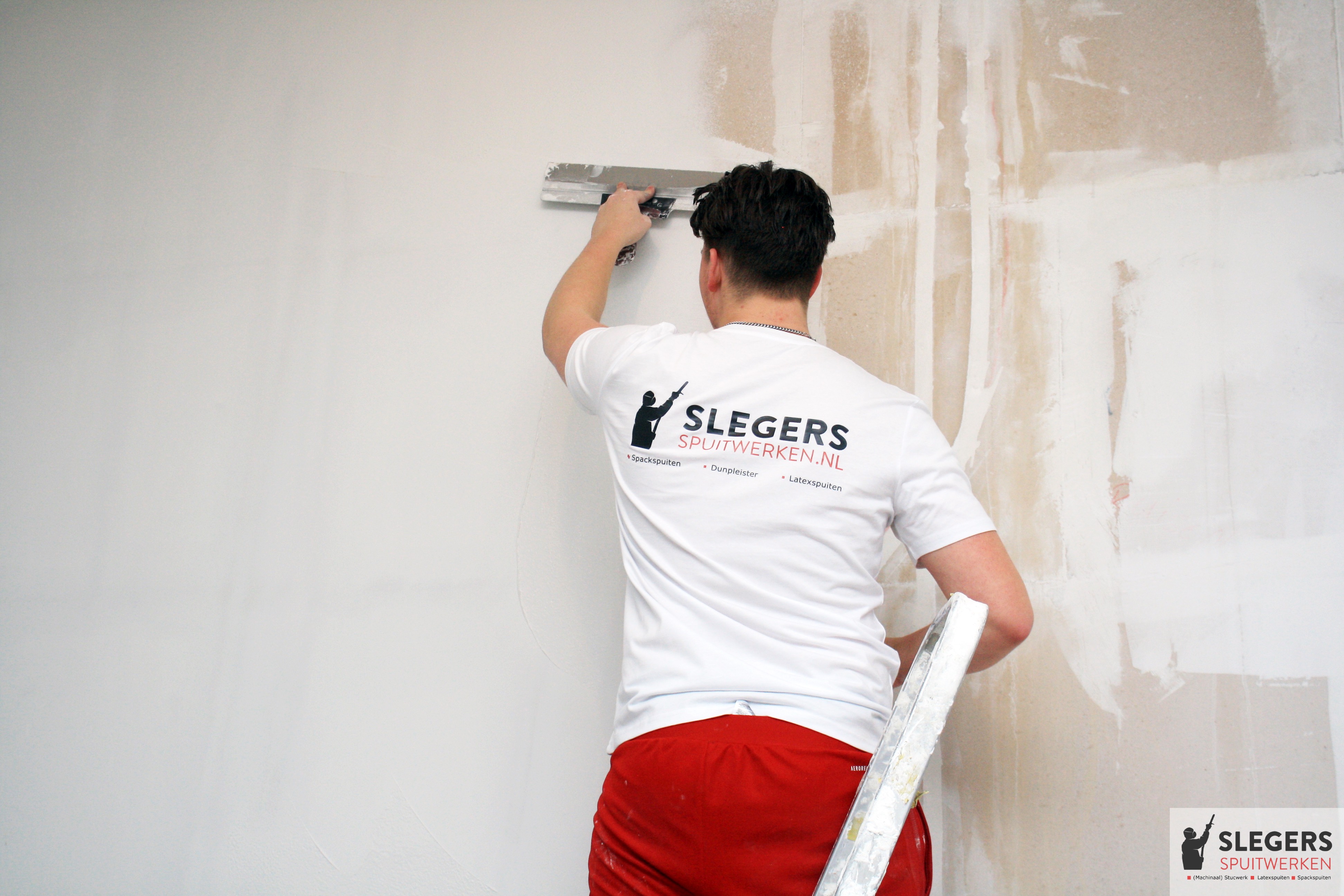 Behangklare nieuwbouw wanden laten afwerken met dunpleister