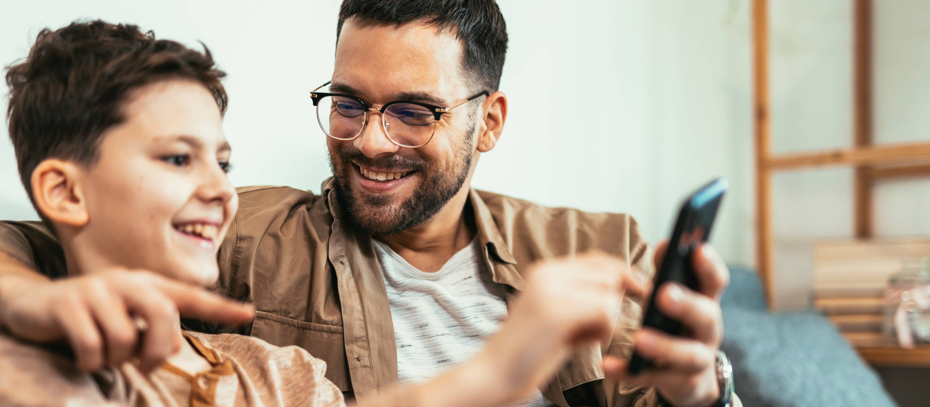 Das erste Handy? Darauf sollten Eltern achten