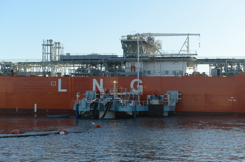 Traditional Jetty vs Jettyless LNG