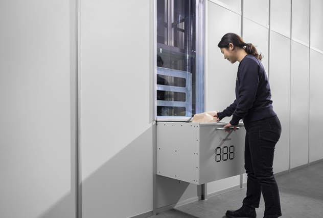 A Click-and-Collect Workstation from AutoStore