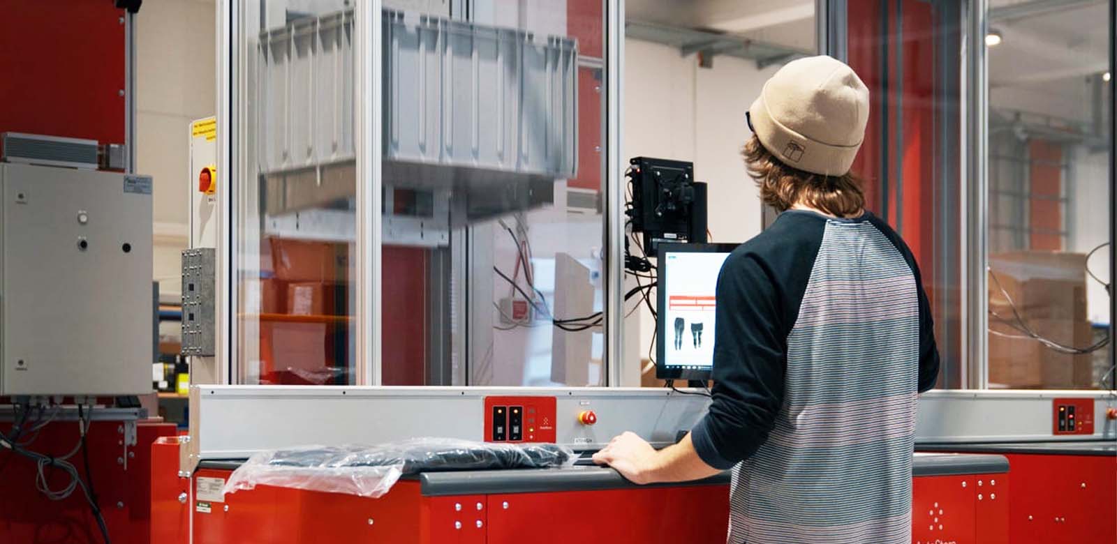 What is Goods-to-Person Order Fulfillment (G2P)? A Guide