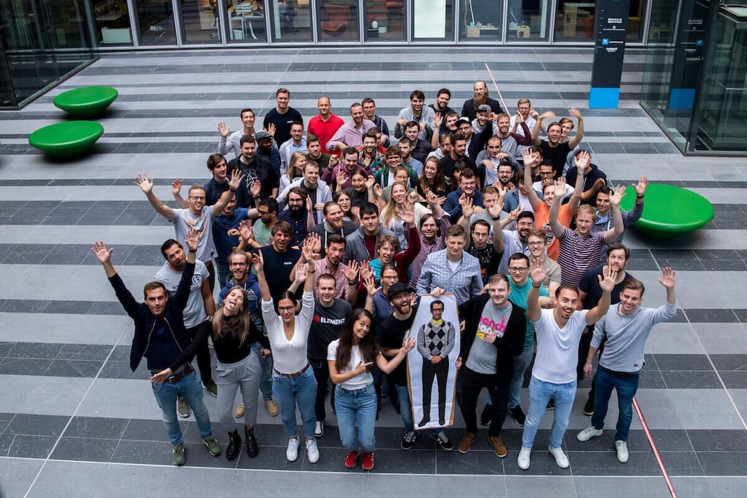 15 Best ice-breaker games for large groups | Surf Office