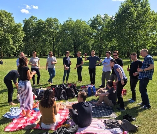 15 Best ice-breaker games for large groups | Surf Office