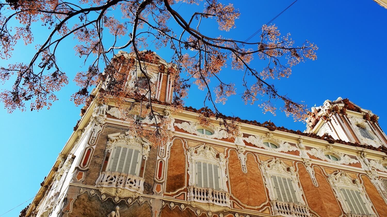 Hiring And Managing Distributed Teams - Lessons By Canonical | Surf Office