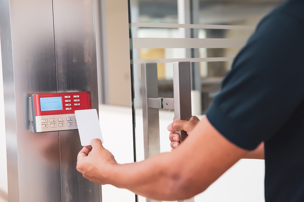 Pros and Cons of Proximity Card Readers Systems for Access Control