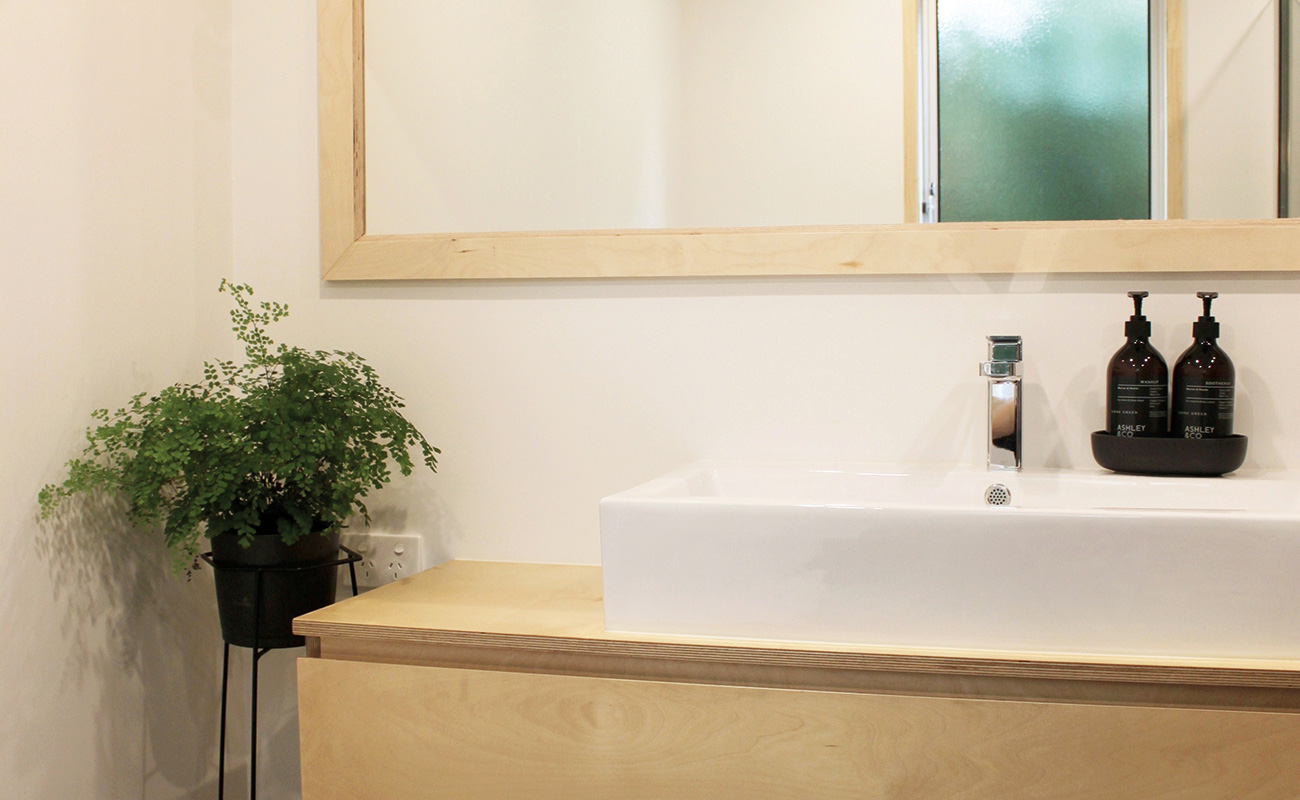 A 70s inspired bathroom makeover | Inspiration & Advice