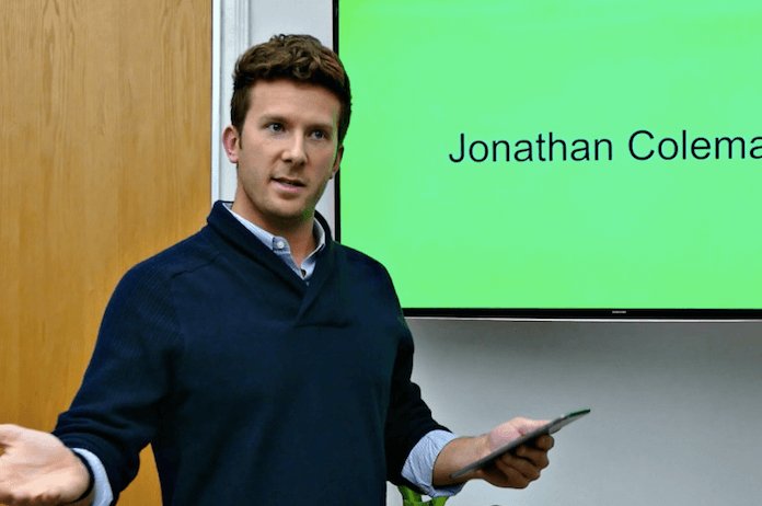 Ten Roommates to a Top Seller: Jonathan’s Story | Fiverr Blog