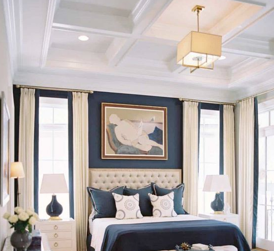 5 Ideas of How to Decorate a Small Bedroom With a High Ceiling