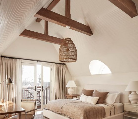 5 Ideas of How to Decorate a Small Bedroom With a High Ceiling