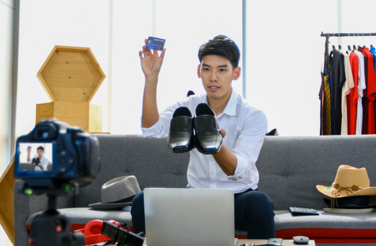 What Is Video Selling? 5 Tips on Using Videos To Ace Virtual Selling