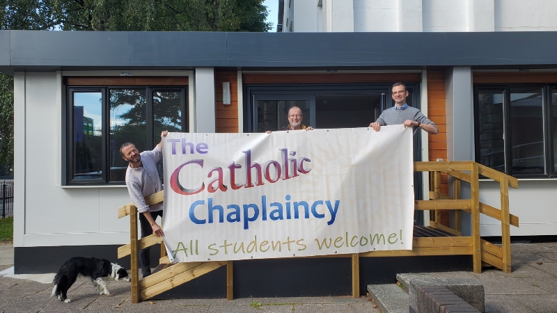 The new Manchester Universities’ Catholic Chaplaincy arrives (by crane ...