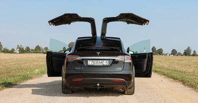 How Do Tesla Doors Open? | CarShtuff