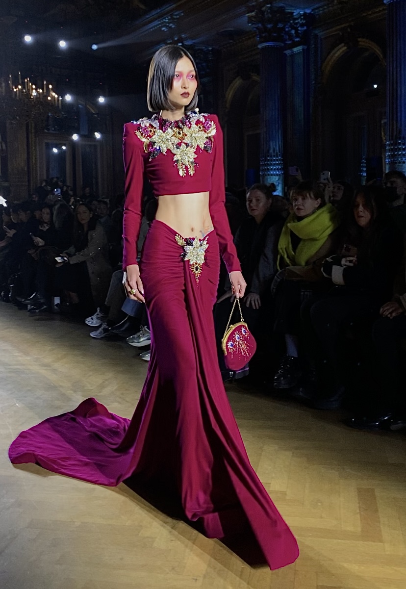 Miss Sohee, un premier défilé parisien entre audace et exubérance