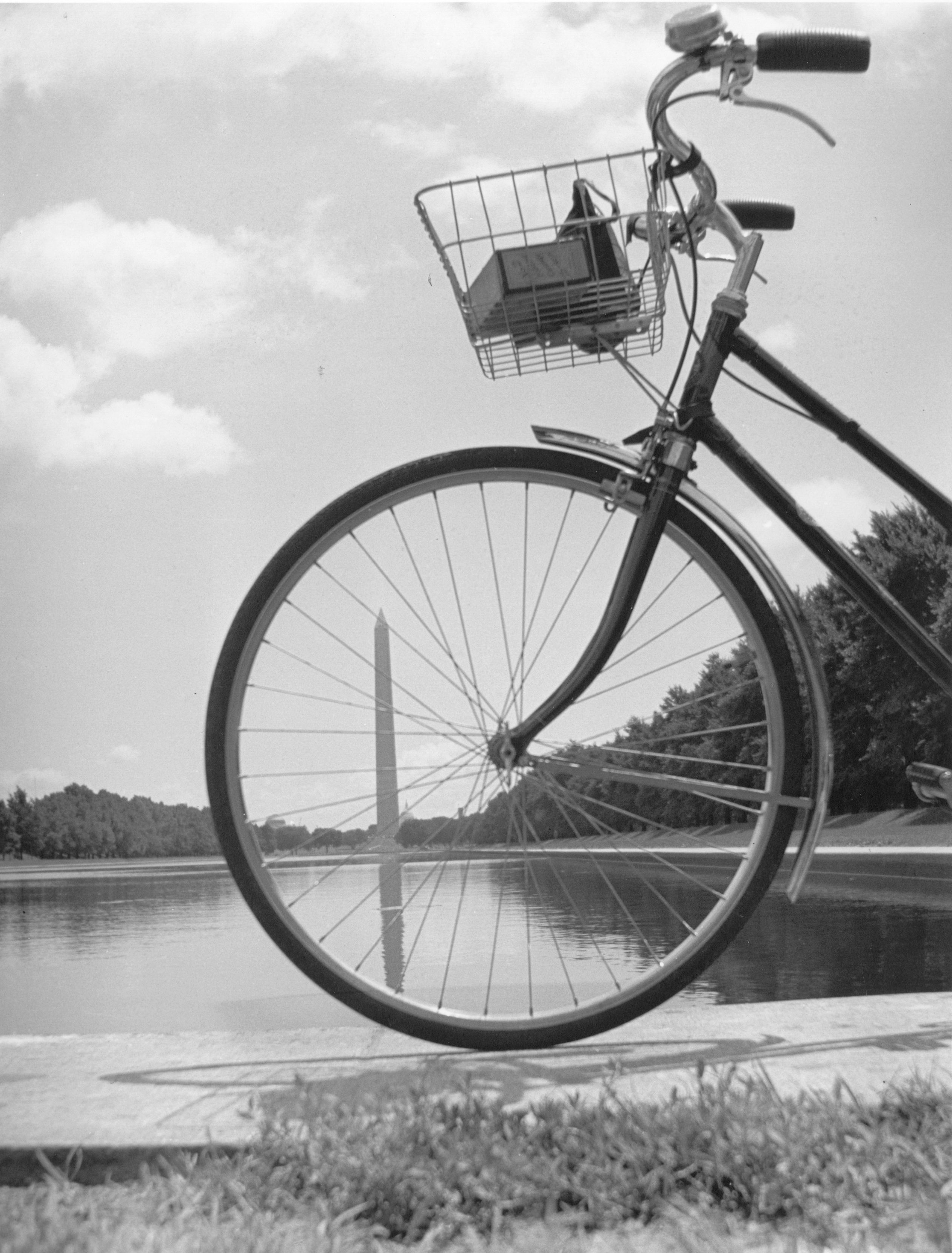 Ruth Orkin et l'exposition "Bike Trip, USA, 1939", "What A Woman!"