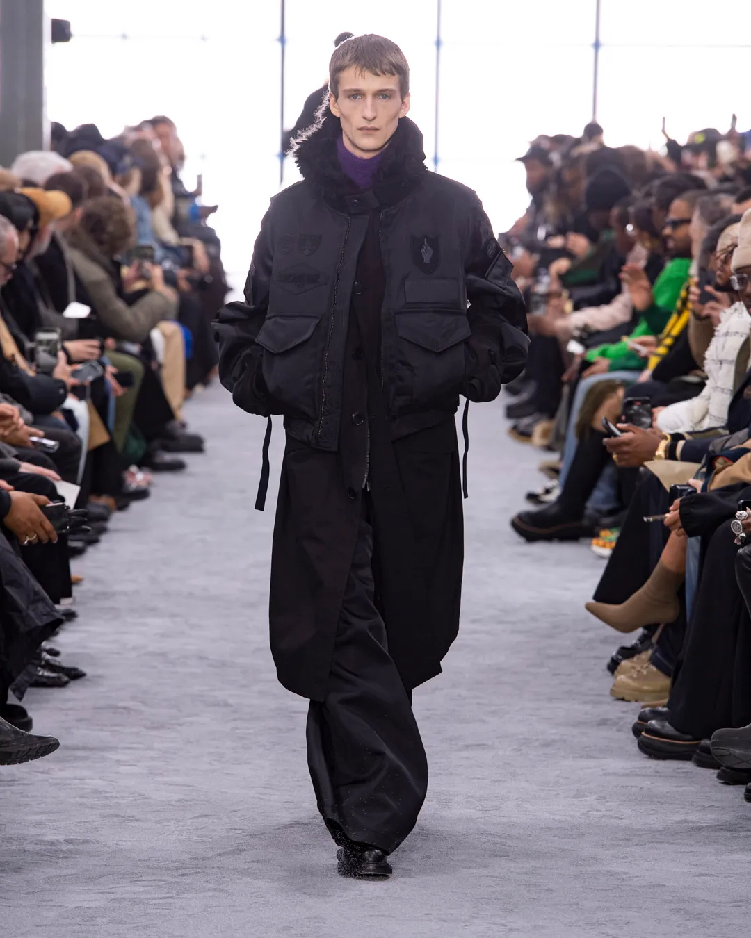 Le label japonais Sacai redessine les contours de l’uniforme
