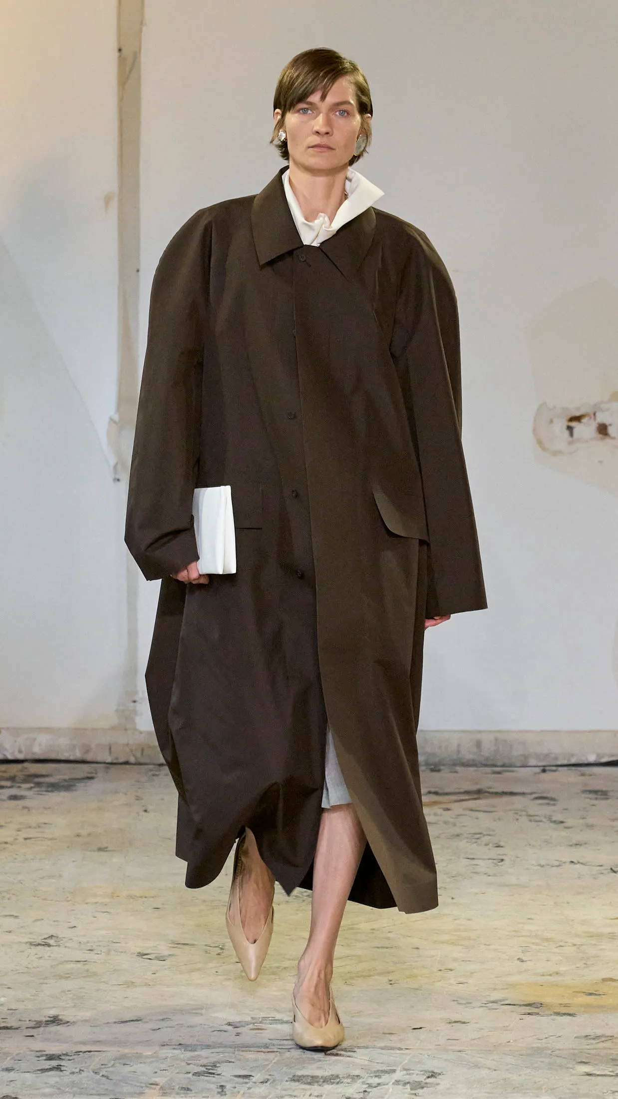 Louise Trotter et Peter Miles signent un nouveau logo pour Carven