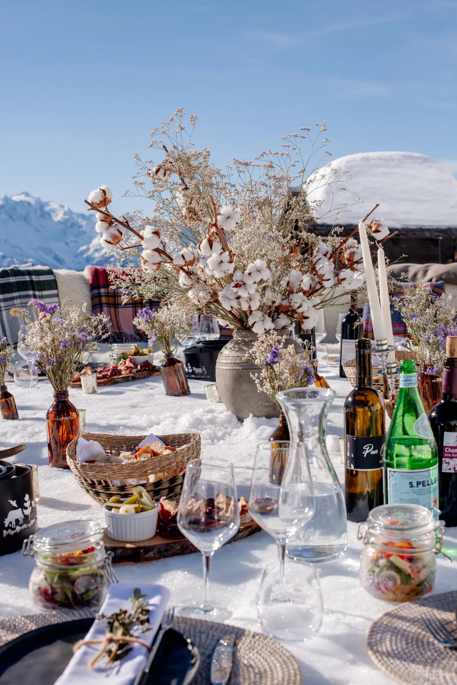 Snow Table Dining | Travel Idea