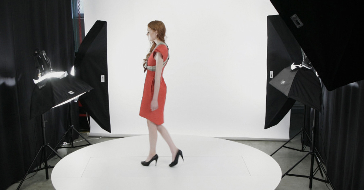 How to Film Models on the Virtual Catwalk