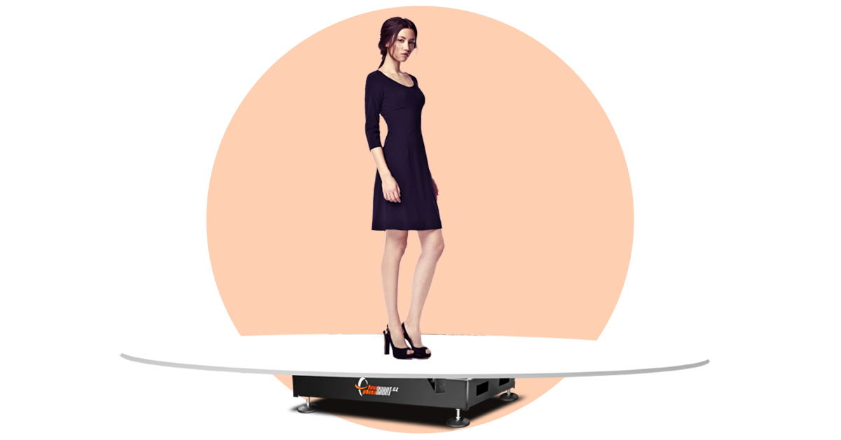 How to Film Models on the Virtual Catwalk