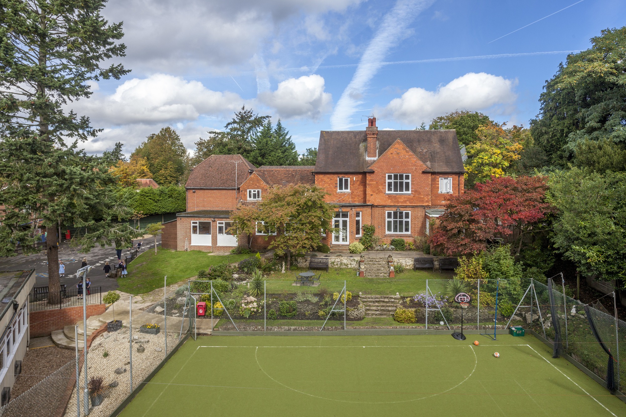 Lyndhurst School | Day Camps in Camberley | Camp Beaumont