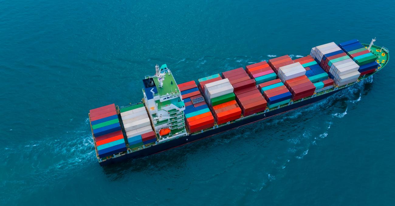 How Fast Does A Shipping Boat Go? | LakeWizard